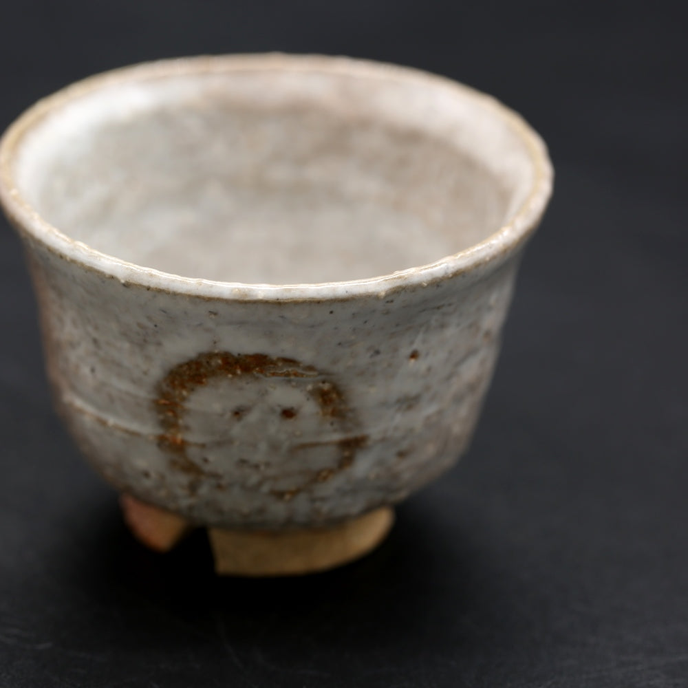 萩ぐい吞 2＜波多野善蔵＞hagi-guinomi2＜Zenzou Hadano＞ – 波多野指月窯 オンラインショップ