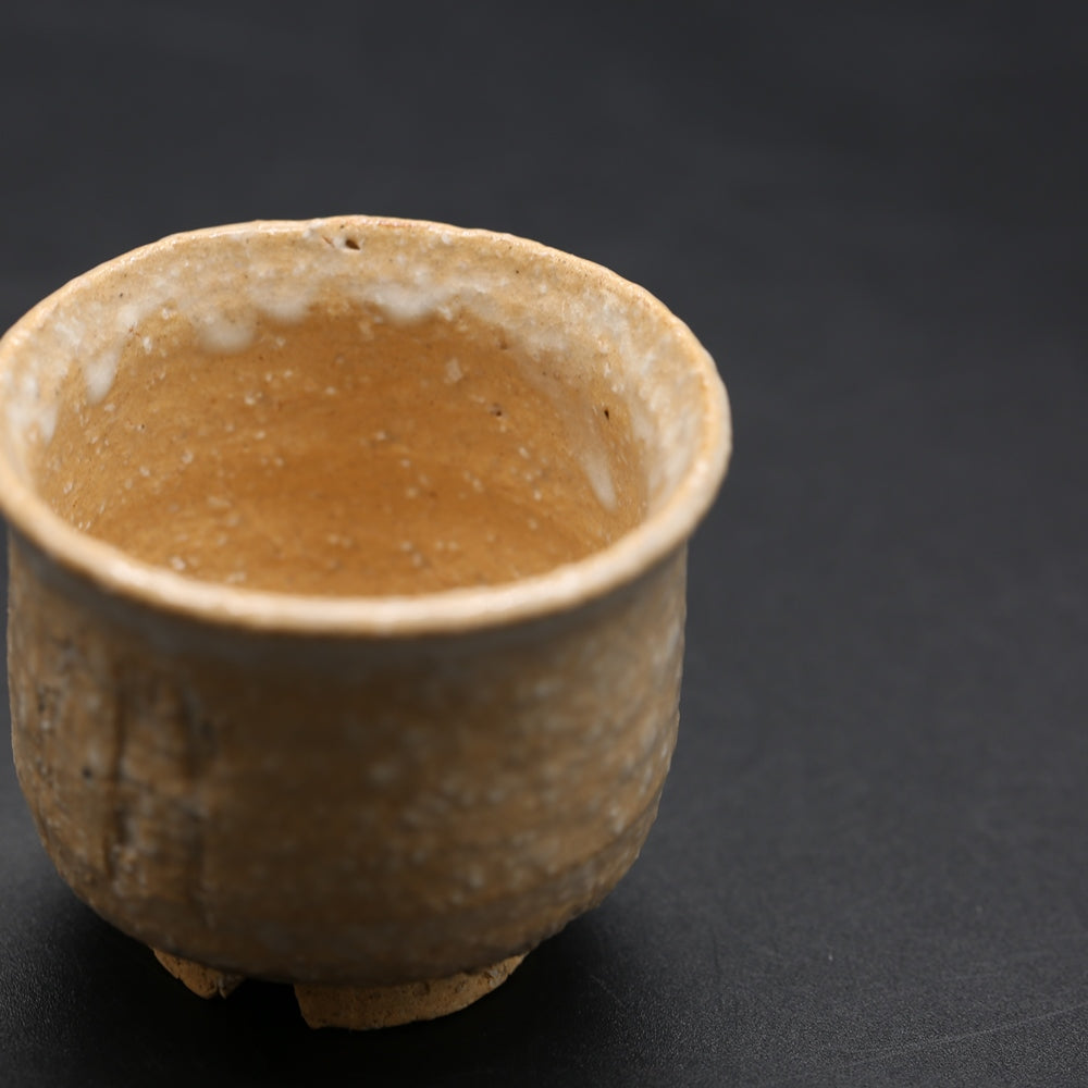 萩ぐい吞 1＜波多野善蔵＞hagi-guinomi1＜Zenzou Hadano＞ – 波多野指月窯 オンラインショップ
